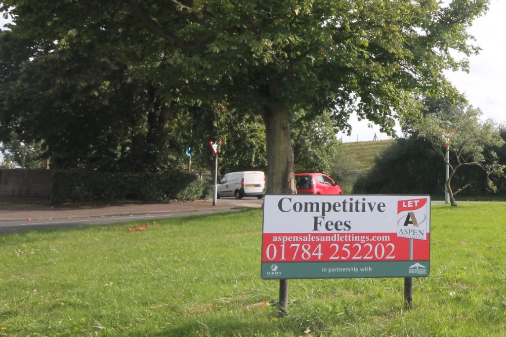 Aspen Roundabout - Estate Agents in Ashford Englefield Green and ...